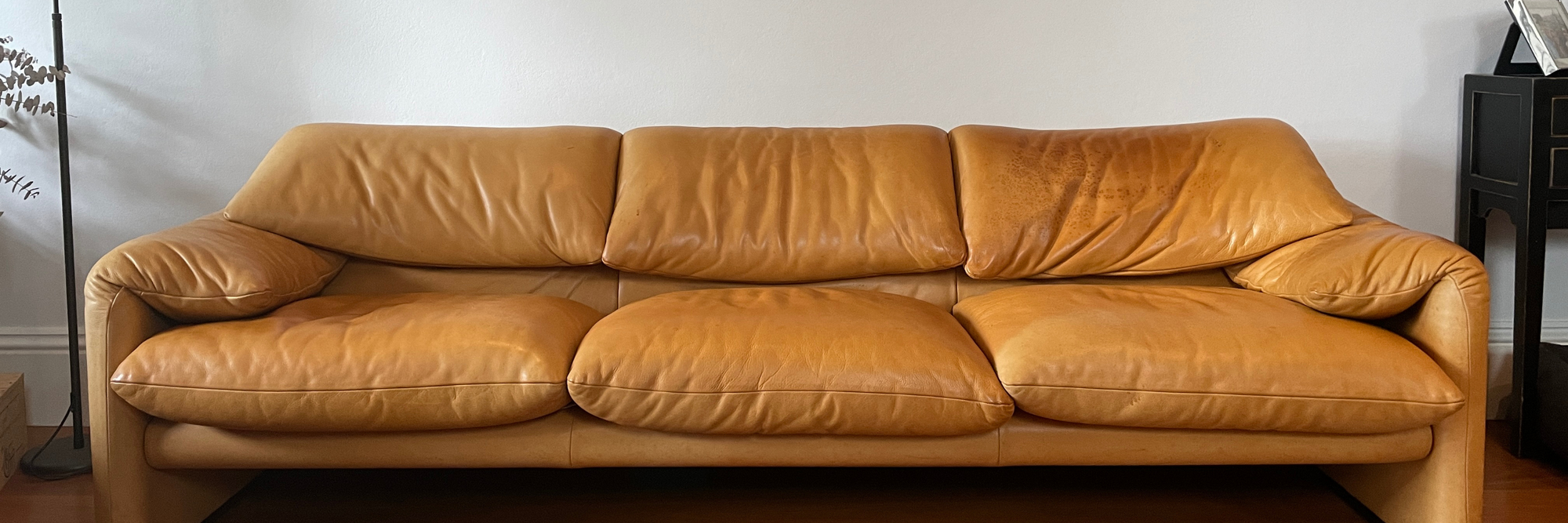 Sofas - shop authentic second hand authentic designer sofas & lounges